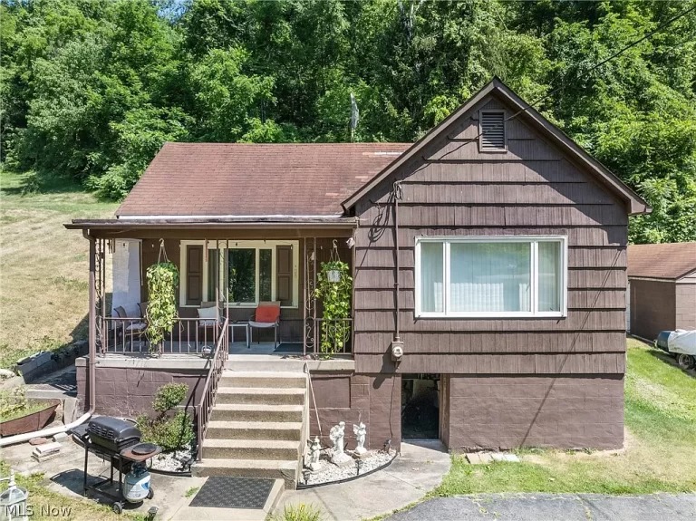 2-Acre Home in Bellaire, Ohio